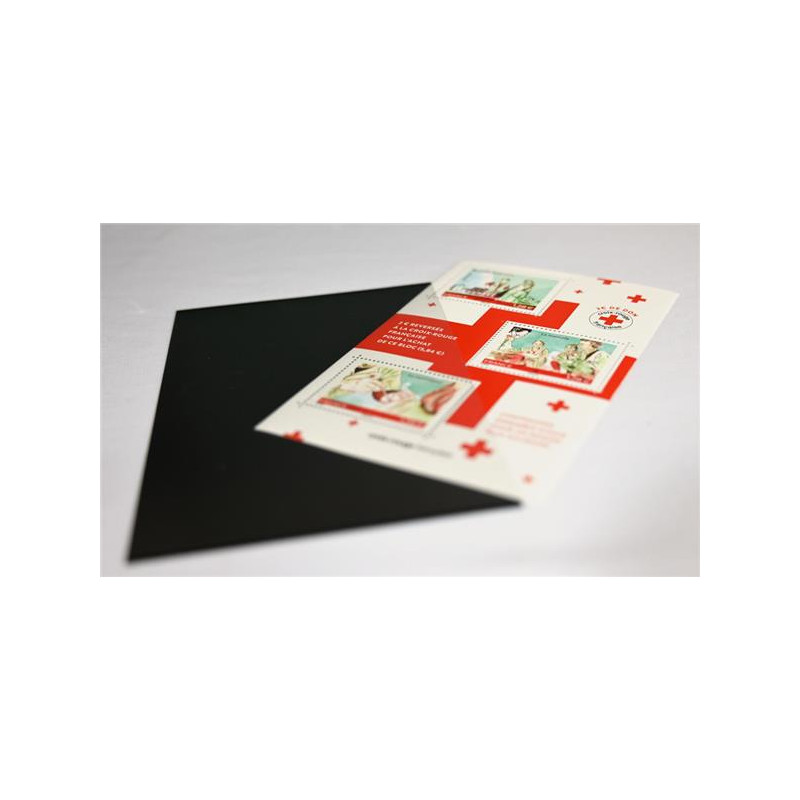 Pochettes noires 85 x 130 mm pour feuillet Croix-Rouge. - Philantologie