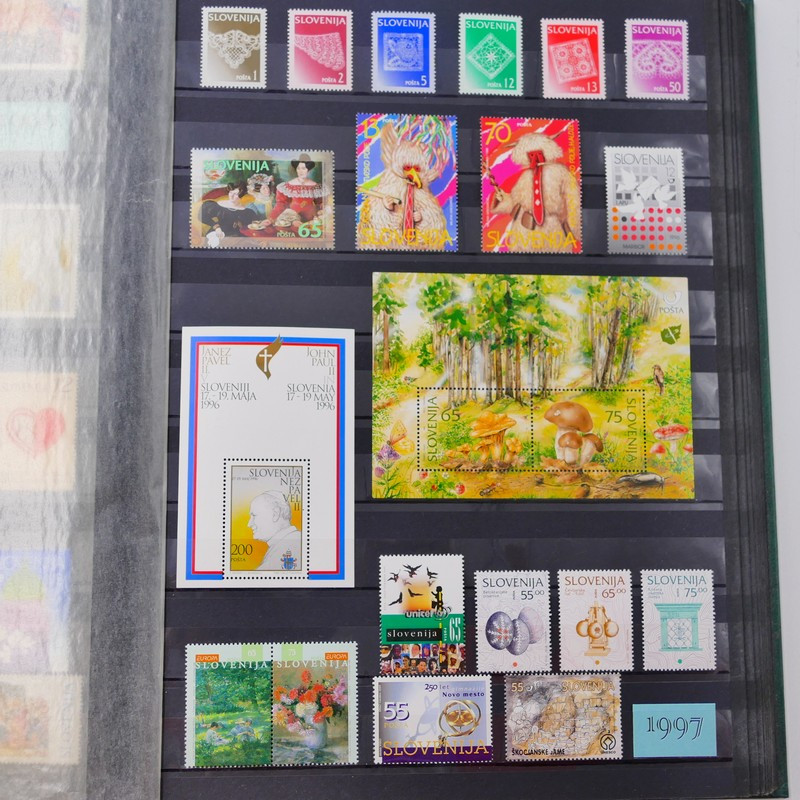 Collection de timbres de Slovénie 1991-2017 neufs** en 2 albums ...