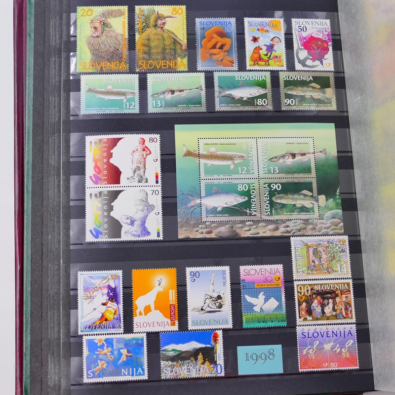 Collection de timbres de Slovénie 1991-2017 neufs** en 2 albums ...